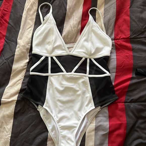 VENUS | Swim | Nwt Gorgeous Sports Illustrated Swimsuit Venus Clothings ...
